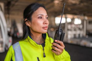 Two Way Radios Vs Walkie Talkies: Which One is the Best? - SOLE ...